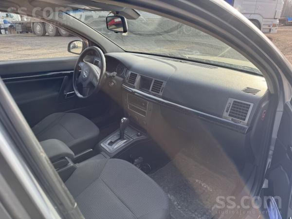 Pelēks Opel Signum 2003 Rīga, ar dzinēja tilpumu 2.20 L un nobraukumu 260 tūkst. km par 1300 €, foto 5 vietnē AUTOMOTO.COM.LV