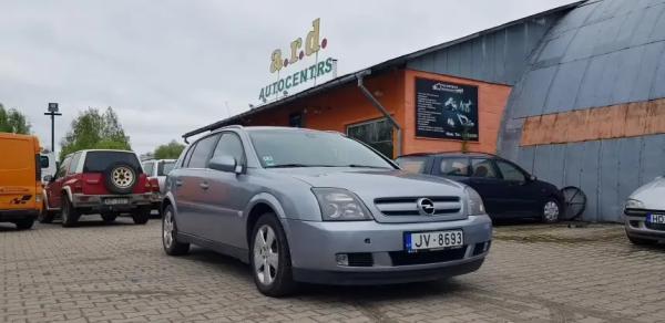 Grey Opel Signum 2003 in Valmiera, with an engine capacity of 2.20 L and mileage of 23 thousand km for 1250 €, photo 1 on AUTOMOTO.COM.LV