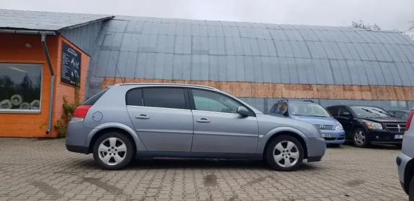 Grey Opel Signum 2003 in Valmiera, with an engine capacity of 2.20 L and mileage of 23 thousand km for 1250 €, photo 2 on AUTOMOTO.COM.LV