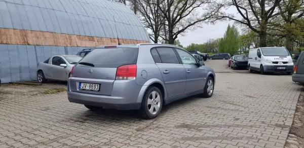 Grey Opel Signum 2003 in Valmiera, with an engine capacity of 2.20 L and mileage of 23 thousand km for 1250 €, photo 3 on AUTOMOTO.COM.LV