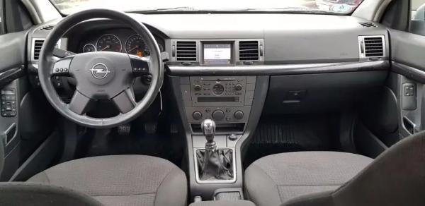 Grey Opel Signum 2003 in Valmiera, with an engine capacity of 2.20 L and mileage of 23 thousand km for 1250 €, photo 9 on AUTOMOTO.COM.LV