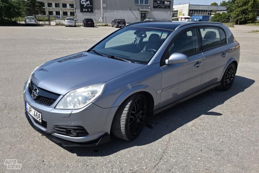 Grey Opel Signum 2003 in Utena, with an engine capacity of 2.20 L and mileage of 400 thousand km for 1000 €, photo 3 on AUTOMOTO.COM.LV