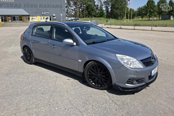 Grey Opel Signum 2003 in Utena, with an engine capacity of 2.20 L and mileage of 400 thousand km for 1000 €, photo 4 on AUTOMOTO.COM.LV