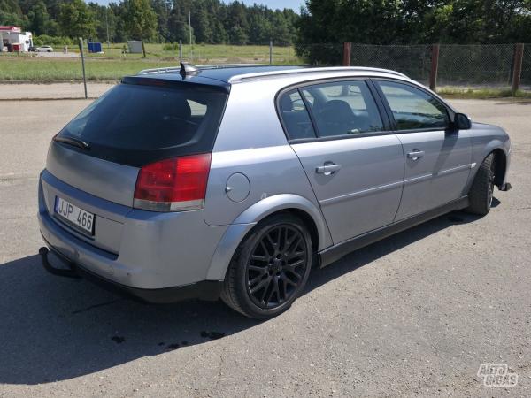 Grey Opel Signum 2003 in Utena, with an engine capacity of 2.20 L and mileage of 400 thousand km for 1000 €, photo 6 on AUTOMOTO.COM.LV