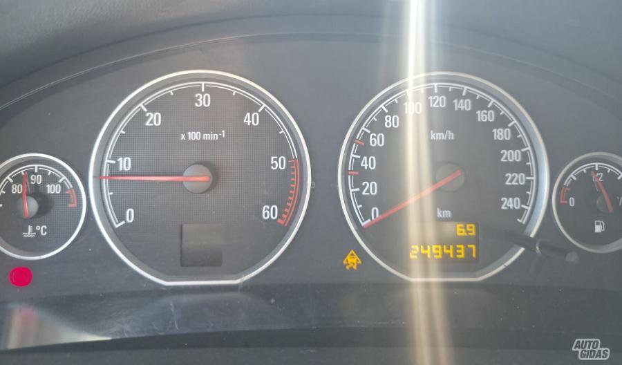 Grey Opel Signum 2003 in Utena, with an engine capacity of 2.20 L and mileage of 400 thousand km for 1000 €, photo 11 on AUTOMOTO.COM.LV