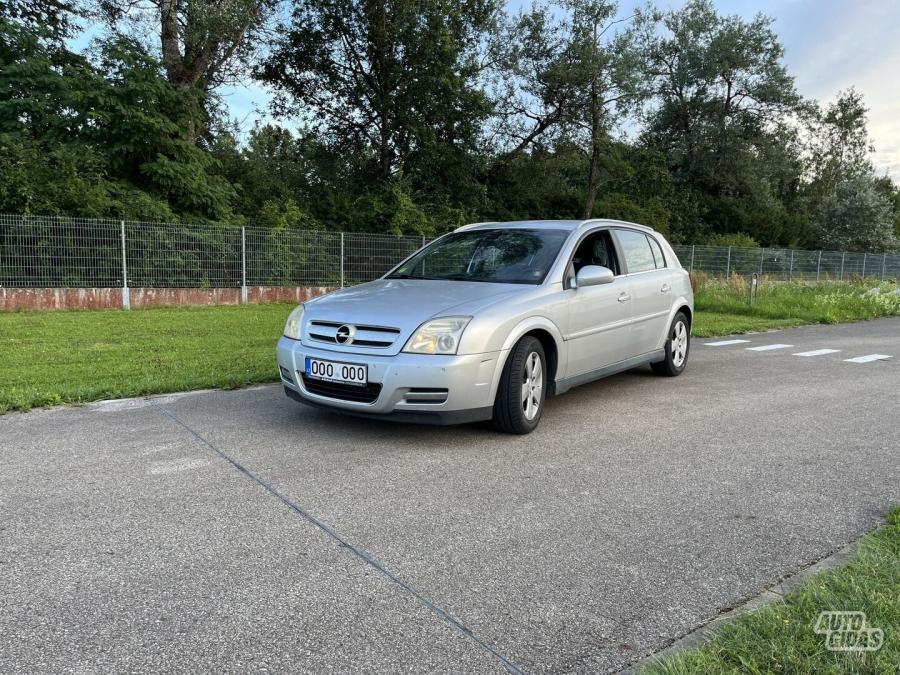 Grey Opel Signum 2003 in Vilnius, with an engine capacity of 2.20 L and mileage of 301 thousand km for 800 €, photo 1 on AUTOMOTO.COM.LV