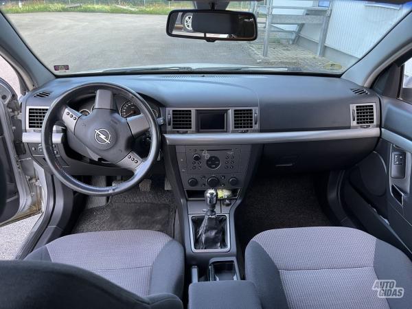 Grey Opel Signum 2003 in Vilnius, with an engine capacity of 2.20 L and mileage of 301 thousand km for 800 €, photo 6 on AUTOMOTO.COM.LV