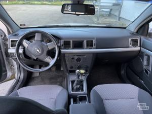 Grey Opel Signum 2003 in Vilnius, with an engine capacity of 2.20 L and mileage of 301 thousand km for 800 €, photo 7 on AUTOMOTO.COM.LV