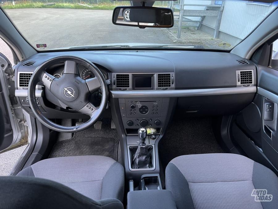Grey Opel Signum 2003 in Vilnius, with an engine capacity of 2.20 L and mileage of 301 thousand km for 800 €, photo 7 on AUTOMOTO.COM.LV