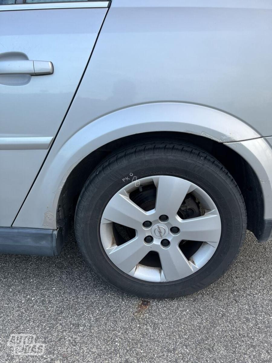Grey Opel Signum 2003 in Vilnius, with an engine capacity of 2.20 L and mileage of 301 thousand km for 800 €, photo 9 on AUTOMOTO.COM.LV