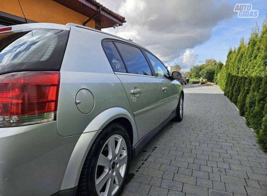 Grey Opel Signum 2004 in Kaunas, with an engine capacity of 2.20 L and mileage of 290 thousand km for 900 €, photo 4 on AUTOMOTO.COM.LV