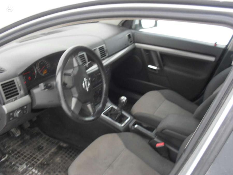 Grey Opel Signum 2004 in Panevezys, with an engine capacity of 1.91 L and mileage of 425 thousand km for 750 €, photo 5 on AUTOMOTO.COM.LV