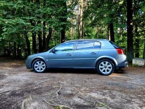 Grey Opel Signum 2004 in Klaipeda, with an engine capacity of 1.90 L and mileage of 284 thousand km for 1650 €, photo  on AUTOMOTO.COM.LV