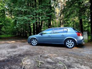 Grey Opel Signum 2004 in Klaipeda, with an engine capacity of 1.90 L and mileage of 284 thousand km for 1650 €, photo 5 on AUTOMOTO.COM.LV