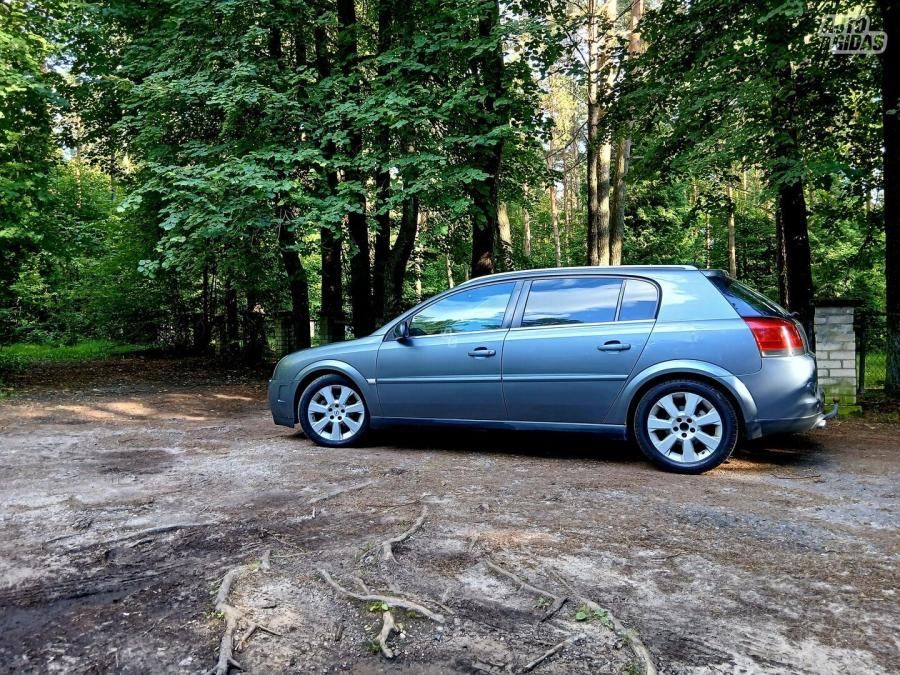 Grey Opel Signum 2004 in Klaipeda, with an engine capacity of 1.90 L and mileage of 284 thousand km for 1650 €, photo 5 on AUTOMOTO.COM.LV