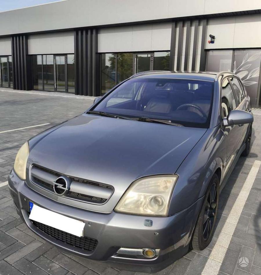 Grey Opel Signum 2004 in Klaipeda, with an engine capacity of 2.17 L and mileage of 306 thousand km for 1200 €, photo 1 on AUTOMOTO.COM.LV