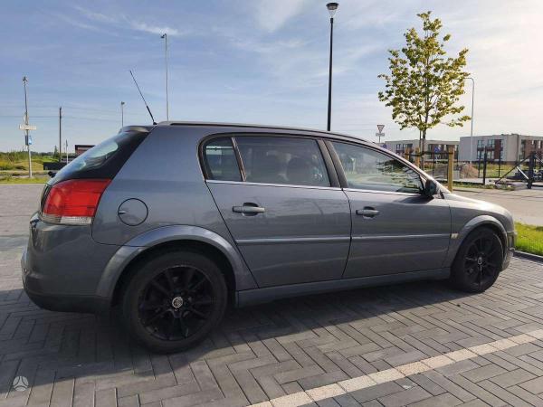 Grey Opel Signum 2004 in Klaipeda, with an engine capacity of 2.17 L and mileage of 306 thousand km for 1200 €, photo 5 on AUTOMOTO.COM.LV