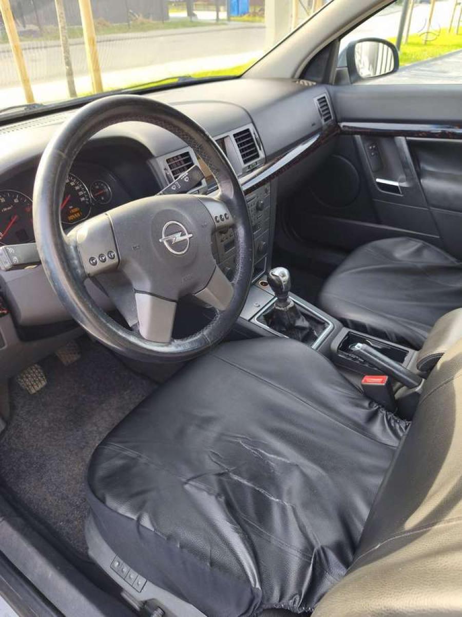Grey Opel Signum 2004 in Klaipeda, with an engine capacity of 2.17 L and mileage of 306 thousand km for 1200 €, photo 8 on AUTOMOTO.COM.LV