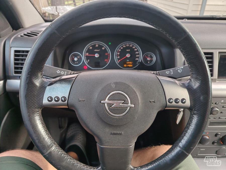 Pelēks Opel Signum 2004 Mažeikiai, ar dzinēja tilpumu 1.90 L un nobraukumu 301 tūkst. km par 1350 €, foto 11 vietnē AUTOMOTO.COM.LV