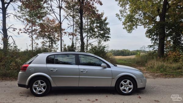 Grey Opel Signum 2004 in Alytus, with an engine capacity of 2.20 L and mileage of 396 thousand km for 995 €, photo 3 on AUTOMOTO.COM.LV