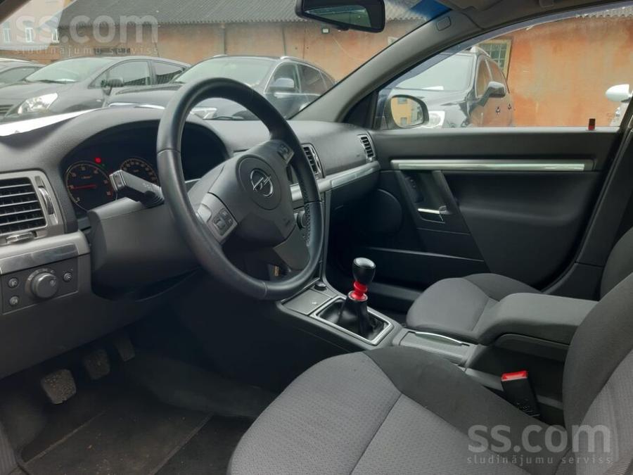 Pelēks Opel Signum 2005 Daugavpils, ar dzinēja tilpumu 1.90 L un nobraukumu 0 tūkst. km par 1750 €, foto 11 vietnē AUTOMOTO.COM.LV