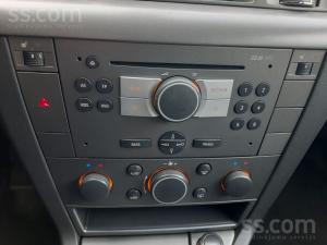Pelēks Opel Signum 2005 Daugavpils, ar dzinēja tilpumu 1.90 L un nobraukumu 0 tūkst. km par 1750 €, foto 15 vietnē AUTOMOTO.COM.LV