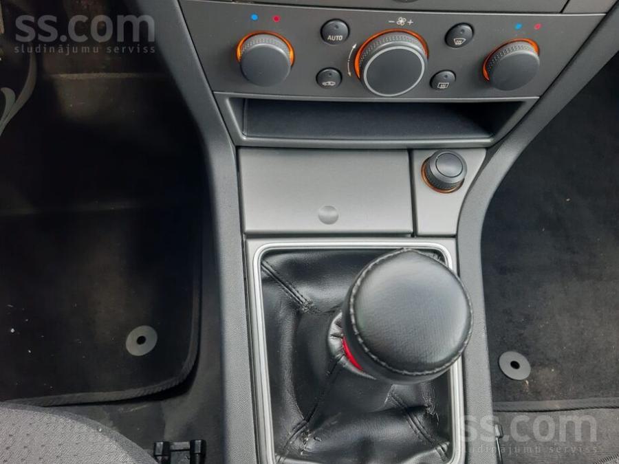 Pelēks Opel Signum 2005 Daugavpils, ar dzinēja tilpumu 1.90 L un nobraukumu 0 tūkst. km par 1750 €, foto 16 vietnē AUTOMOTO.COM.LV