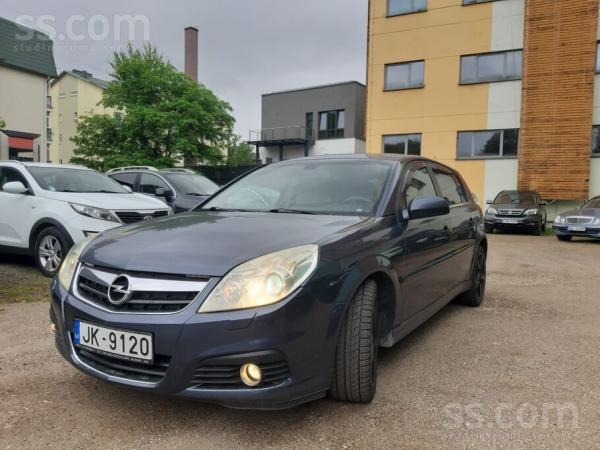 Grey Opel Signum 2005 in Daugavpils, with an engine capacity of 1.90 L and mileage of 0 thousand km for 1750 €, photo 1 on AUTOMOTO.COM.LV
