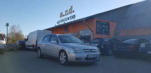 Grey Opel Signum 2005 in Valmiera, with an engine capacity of 2.20 L and mileage of 247 thousand km for 1600 €, photo  on AUTOMOTO.COM.LV