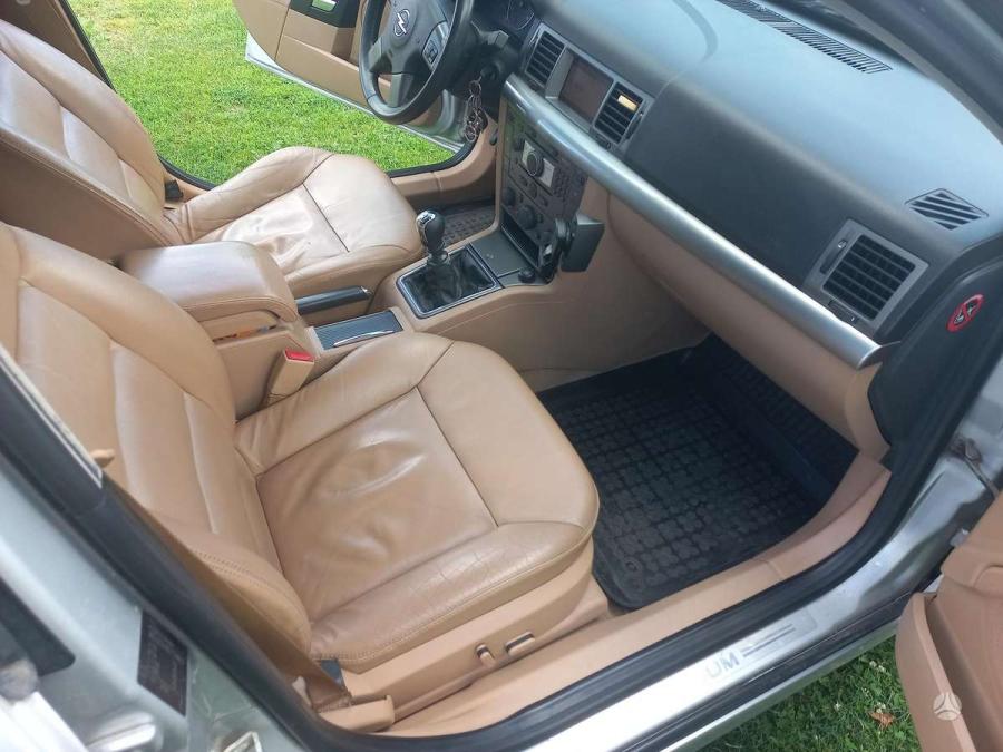 Grey Opel Signum 2005 in Druskininkai, with an engine capacity of 1.91 L and mileage of 370 thousand km for 1800 €, photo 4 on AUTOMOTO.COM.LV