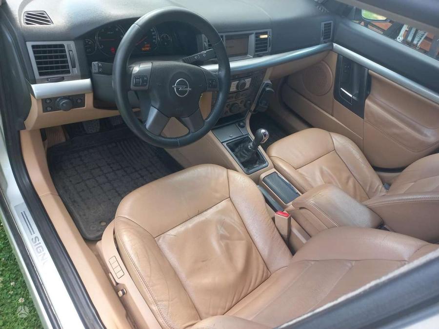 Grey Opel Signum 2005 in Druskininkai, with an engine capacity of 1.91 L and mileage of 370 thousand km for 1800 €, photo 21 on AUTOMOTO.COM.LV