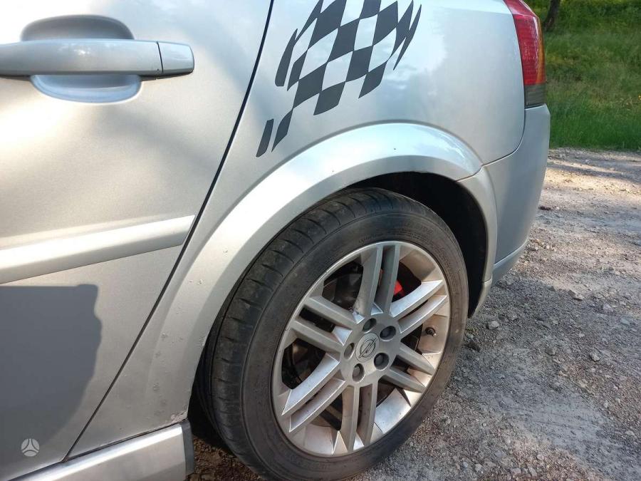 Grey Opel Signum 2005 in Druskininkai, with an engine capacity of 1.91 L and mileage of 370 thousand km for 1800 €, photo 25 on AUTOMOTO.COM.LV