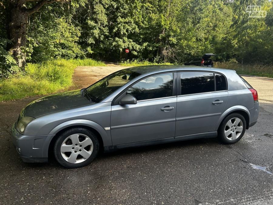 Grey Opel Signum 2005 in Alytus, with an engine capacity of 1.90 L and mileage of 374 thousand km for 670 €, photo 1 on AUTOMOTO.COM.LV