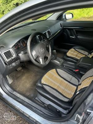Grey Opel Signum 2005 in Alytus, with an engine capacity of 1.90 L and mileage of 374 thousand km for 670 €, photo 6 on AUTOMOTO.COM.LV