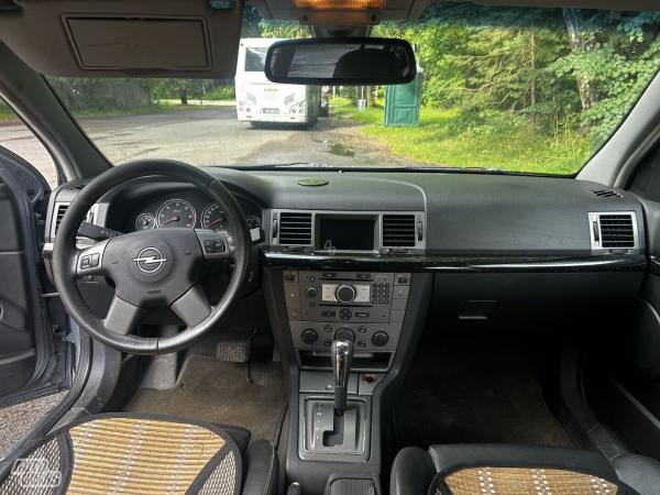 Grey Opel Signum 2005 in Alytus, with an engine capacity of 1.90 L and mileage of 374 thousand km for 670 €, photo 6 on AUTOMOTO.COM.LV