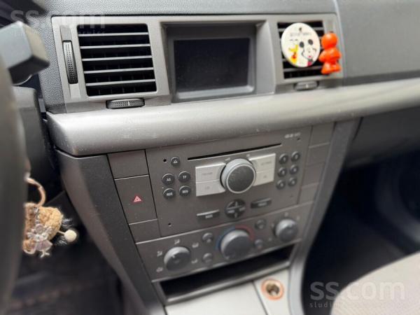 Grey Opel Signum 2005 in Riga, with an engine capacity of 1.90 L and mileage of 262 thousand km for 1350 €, photo 8 on AUTOMOTO.COM.LV