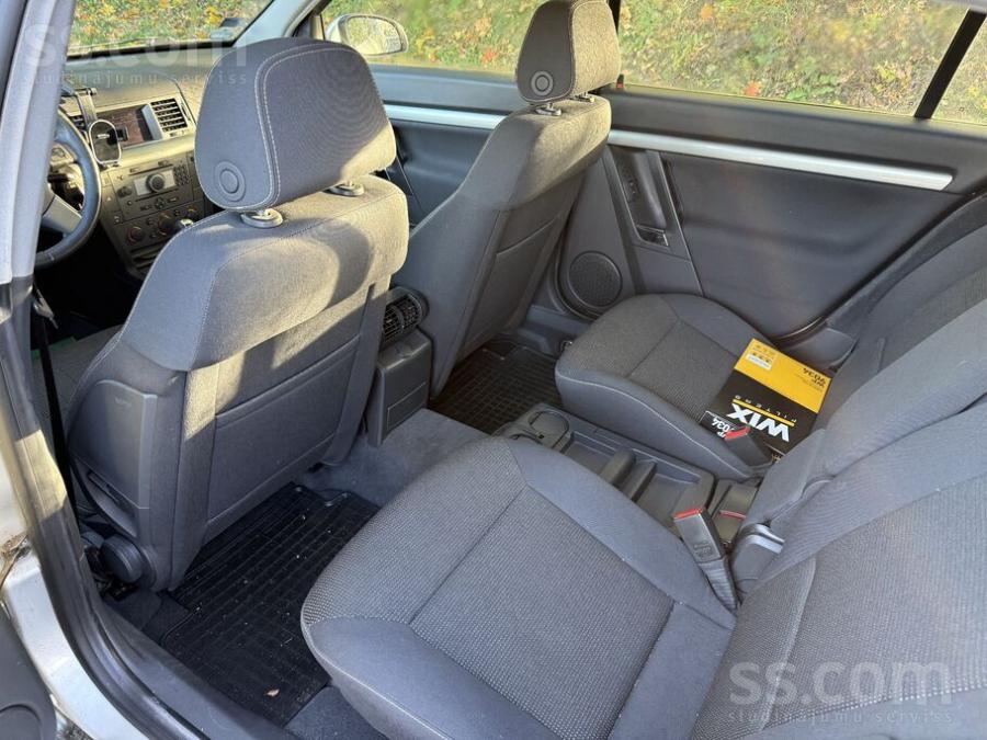 Pelēks Opel Signum 2005 Rīga, ar dzinēja tilpumu 1.90 L un nobraukumu 204 tūkst. km par 900 €, foto 8 vietnē AUTOMOTO.COM.LV