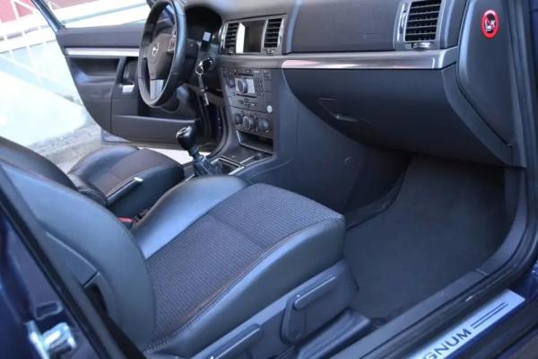 Pelēks Opel Signum 2006 Jēkabpils, ar dzinēja tilpumu 1.90 L un nobraukumu 255 tūkst. km par 3400 €, foto 8 vietnē AUTOMOTO.COM.LV