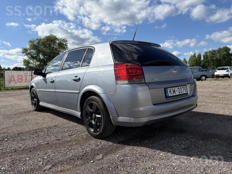 Pelēks Opel Signum 2006 Daugavpils, ar dzinēja tilpumu 1.90 L un nobraukumu 314 tūkst. km par 1950 €, foto 4 vietnē AUTOMOTO.COM.LV