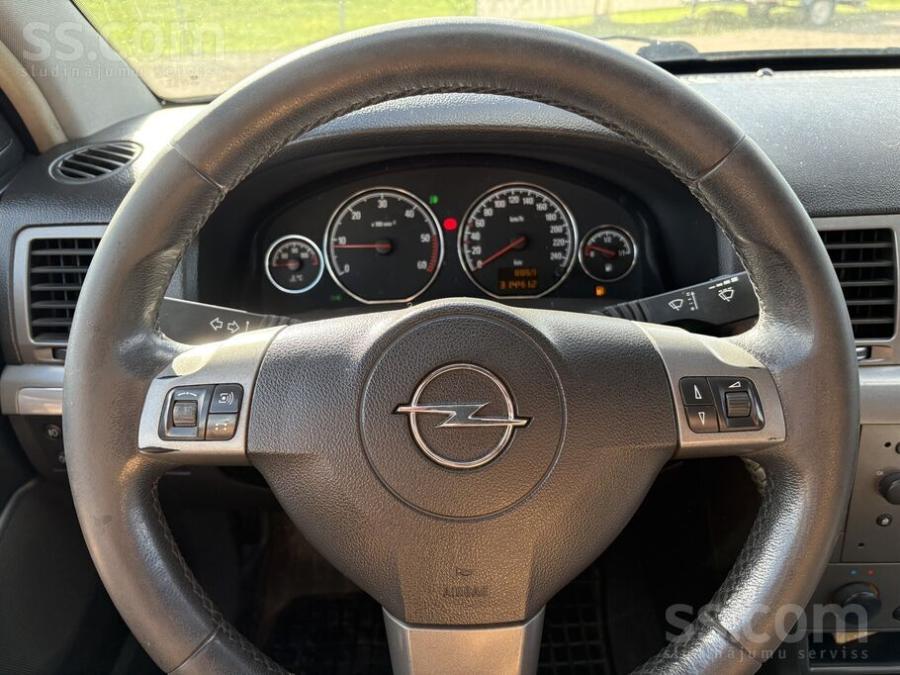 Pelēks Opel Signum 2006 Daugavpils, ar dzinēja tilpumu 1.90 L un nobraukumu 314 tūkst. km par 1950 €, foto 13 vietnē AUTOMOTO.COM.LV
