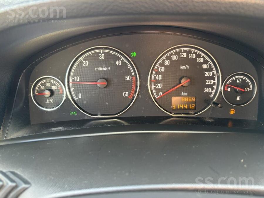 Pelēks Opel Signum 2006 Daugavpils, ar dzinēja tilpumu 1.90 L un nobraukumu 314 tūkst. km par 1950 €, foto 16 vietnē AUTOMOTO.COM.LV