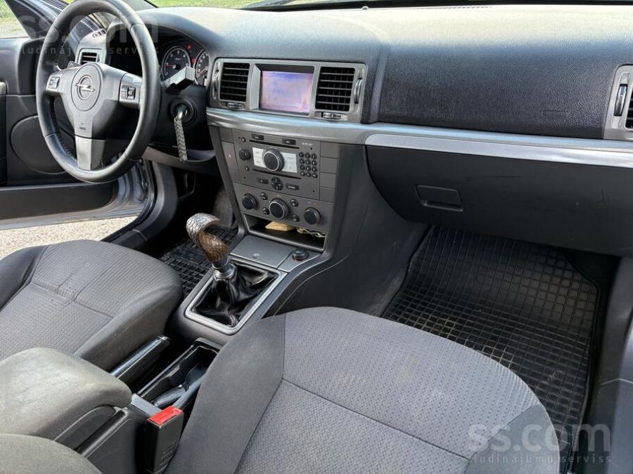 Pelēks Opel Signum 2006 Daugavpils, ar dzinēja tilpumu 1.90 L un nobraukumu 314 tūkst. km par 1950 €, foto 24 vietnē AUTOMOTO.COM.LV
