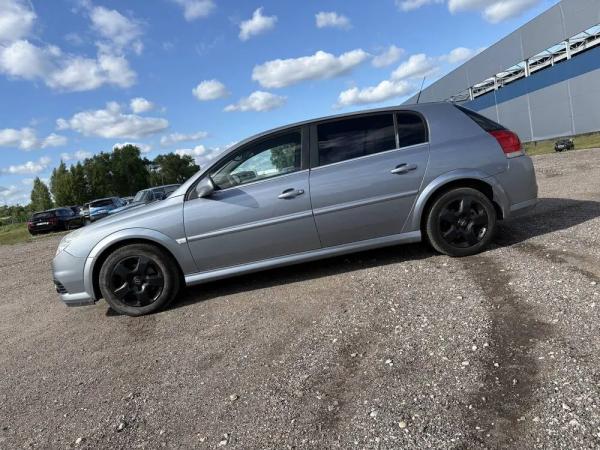Grey Opel Signum 2006 in Daugavpils, with an engine capacity of 1.90 L and mileage of 314 thousand km for 1950 €, photo 2 on AUTOMOTO.COM.LV