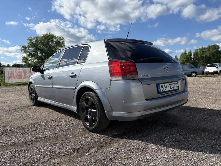 Pelēks Opel Signum 2006 Daugavpils, ar dzinēja tilpumu 1.90 L un nobraukumu 314 tūkst. km par 1950 €, foto 4 vietnē AUTOMOTO.COM.LV