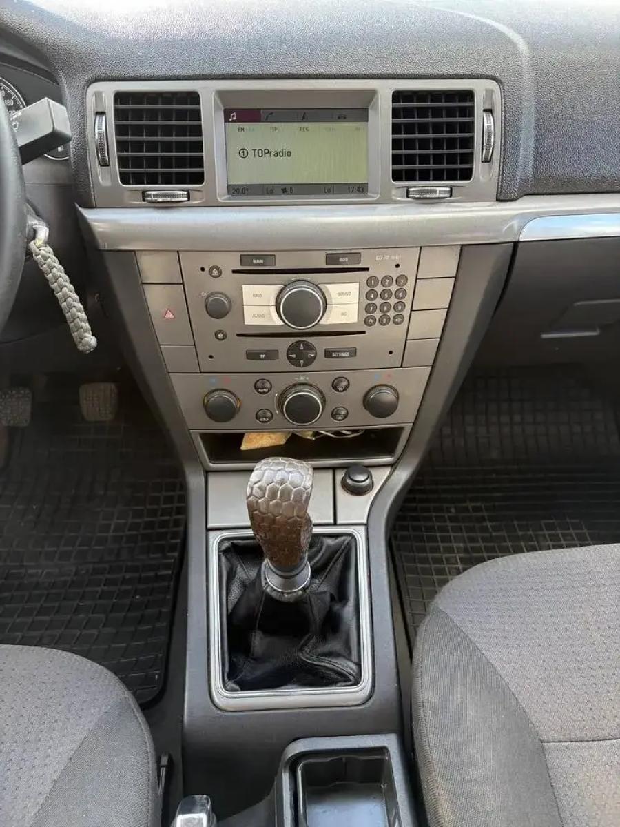 Pelēks Opel Signum 2006 Daugavpils, ar dzinēja tilpumu 1.90 L un nobraukumu 314 tūkst. km par 1950 €, foto 12 vietnē AUTOMOTO.COM.LV