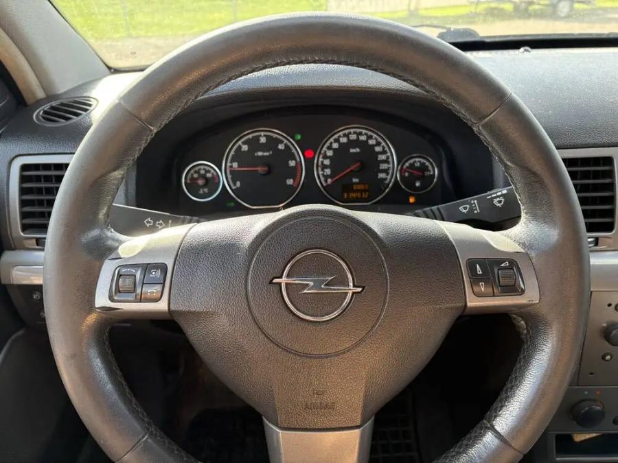 Pelēks Opel Signum 2006 Daugavpils, ar dzinēja tilpumu 1.90 L un nobraukumu 314 tūkst. km par 1950 €, foto 13 vietnē AUTOMOTO.COM.LV
