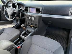 Pelēks Opel Signum 2006 Daugavpils, ar dzinēja tilpumu 1.90 L un nobraukumu 314 tūkst. km par 1950 €, foto 24 vietnē AUTOMOTO.COM.LV
