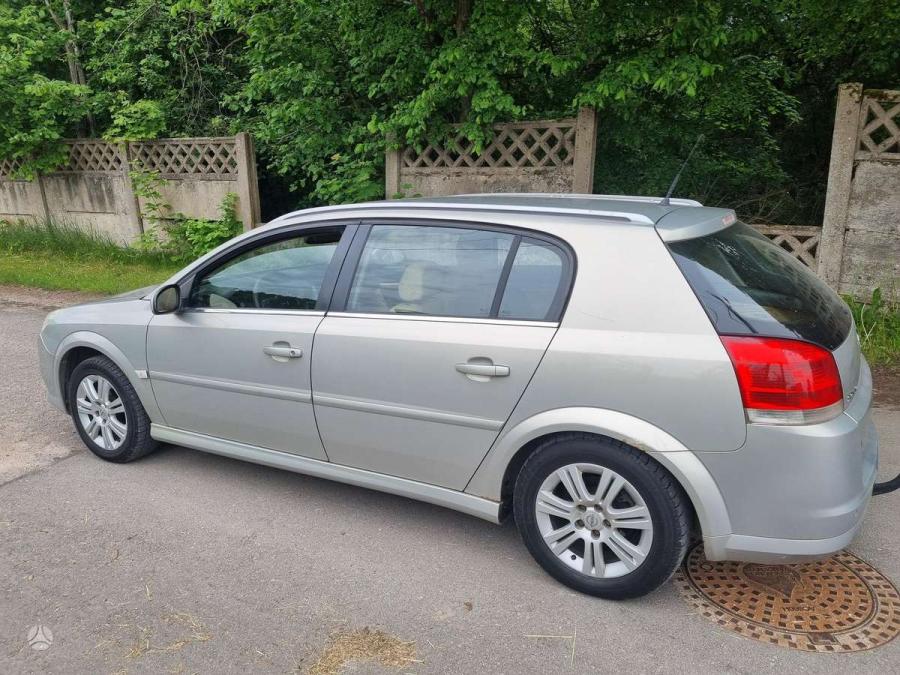 Grey Opel Signum 2006 in Kaunas, with an engine capacity of 2.20 L and mileage of 287 thousand km for 1200 €, photo 3 on AUTOMOTO.COM.LV