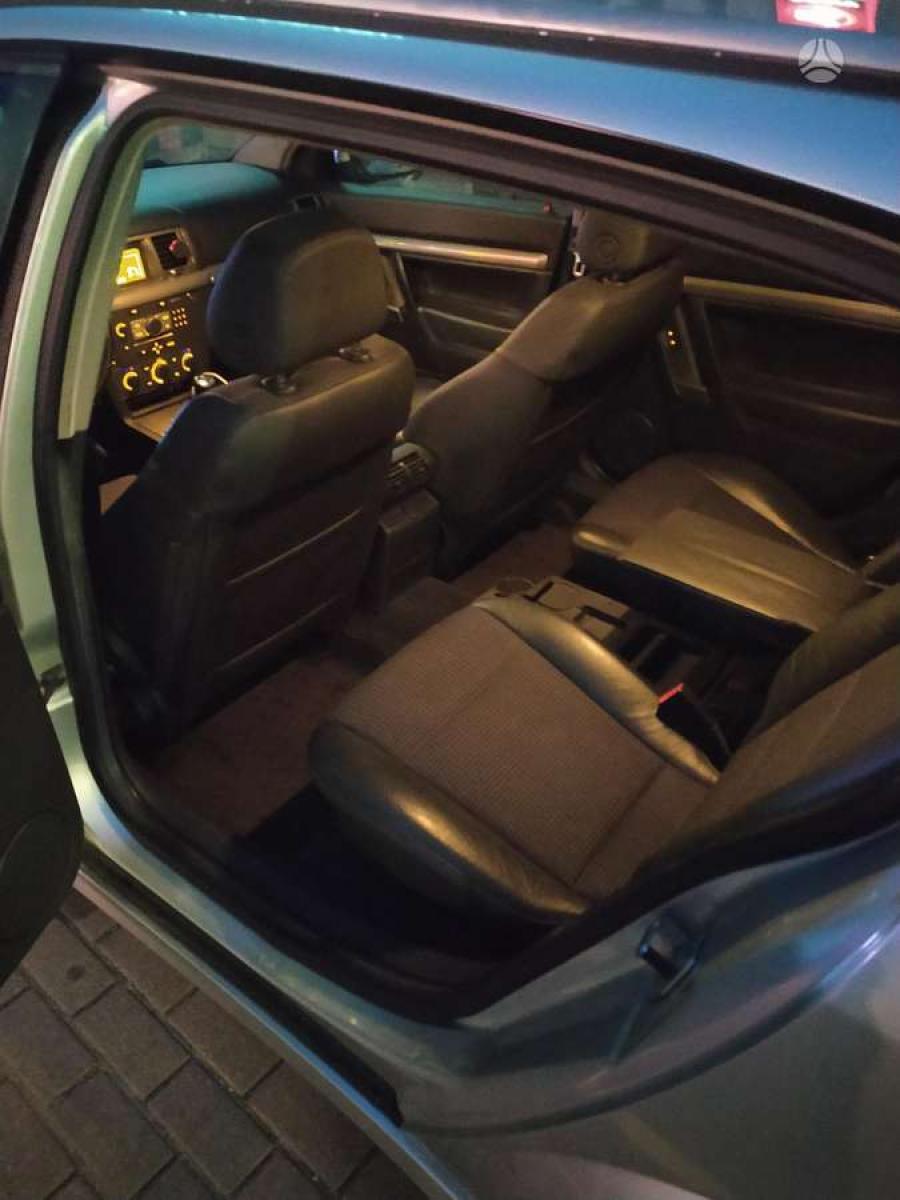 Pelēks Opel Signum 2006 Viļņa, ar dzinēja tilpumu 1.91 L un nobraukumu 352 tūkst. km par 1494 €, foto 12 vietnē AUTOMOTO.COM.LV