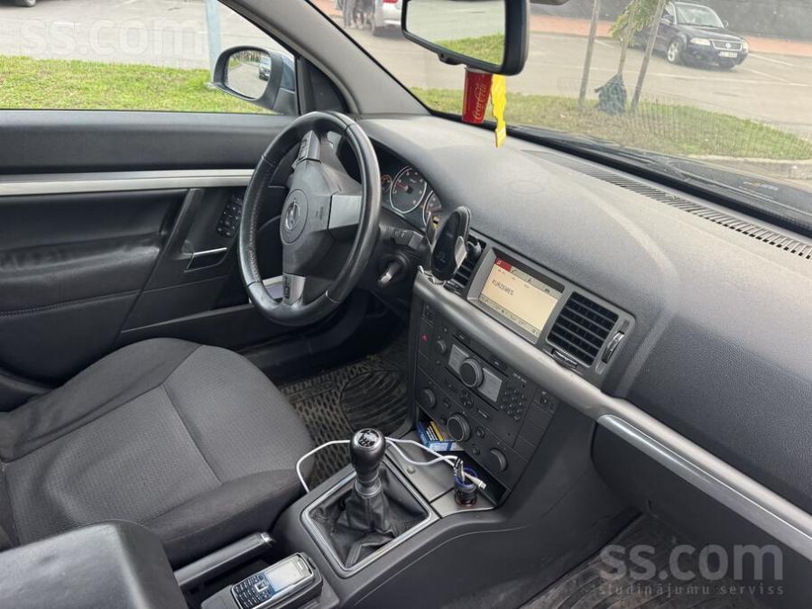 Pelēks Opel Signum 2006 Jelgava, ar dzinēja tilpumu 1.90 L un nobraukumu 250 tūkst. km par 1950 €, foto 6 vietnē AUTOMOTO.COM.LV